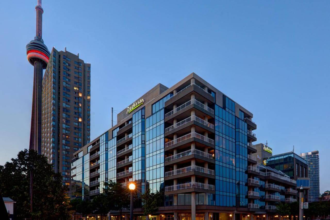 10 Best Toronto Hotels By CN Tower 2025